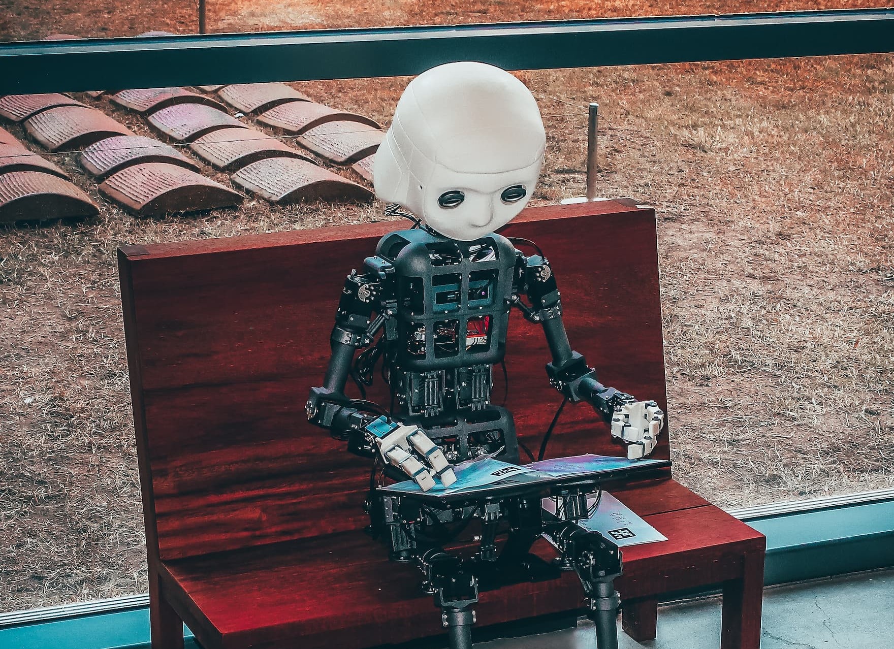 How AI copywriting can improve internal communications, transform ...